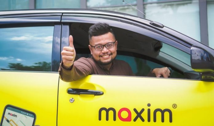 Aktivitas di Musim Hujan, Gunakan Layanan Maxim Car dan Maxim Car Delivery