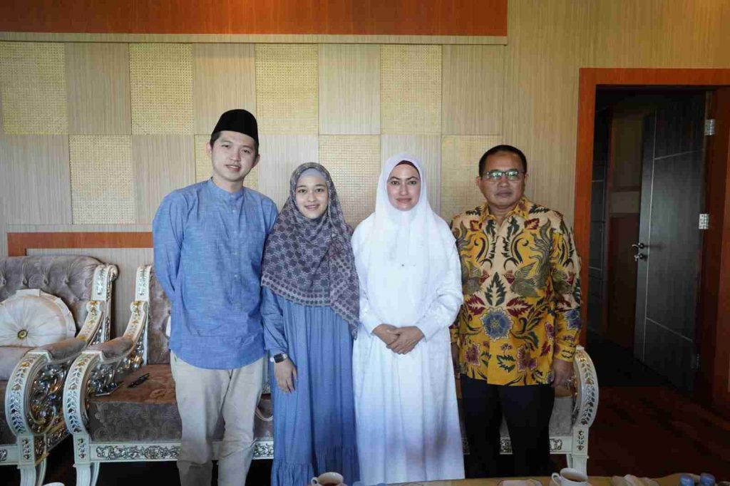 Indah Putri Hadirkan Ustad Koh Dennis Lim Ceramah di Masamba